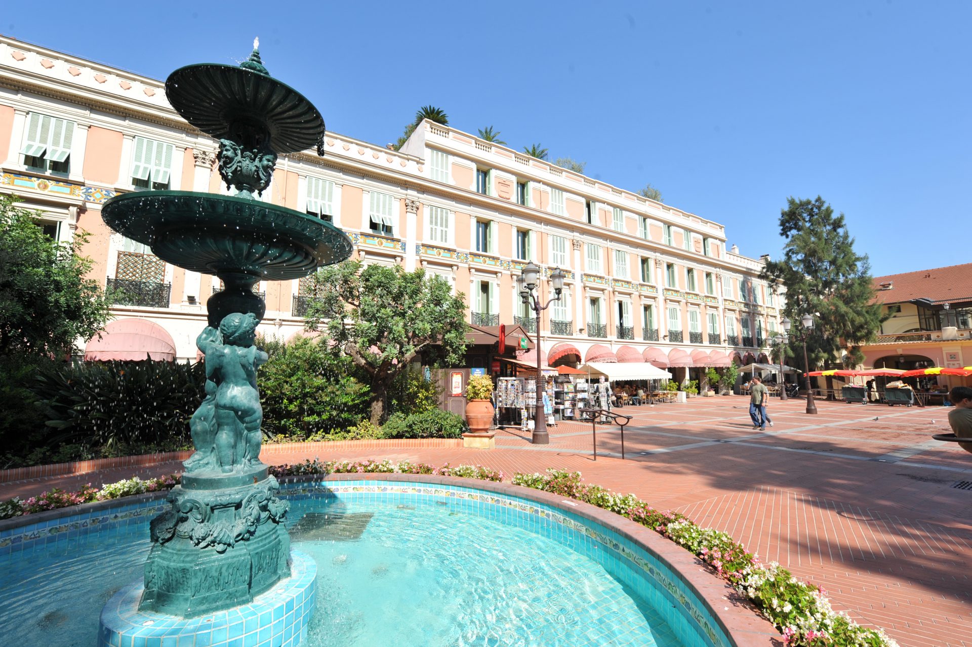 Visit the traditional Marche de la Condamine - HORUS DVCS